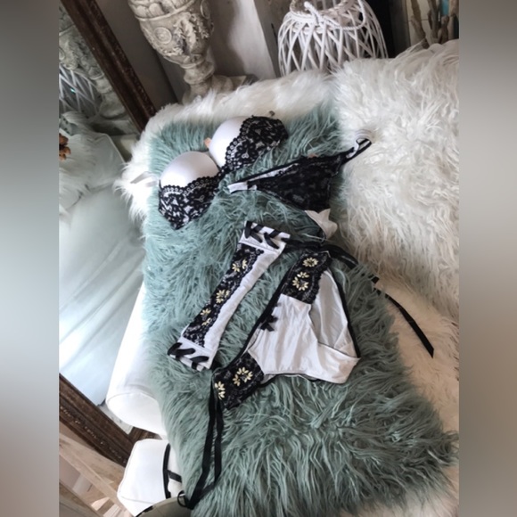 Victoria's Secret | Intimates & Sleepwear | Nwt Victorias Secret Bra ...